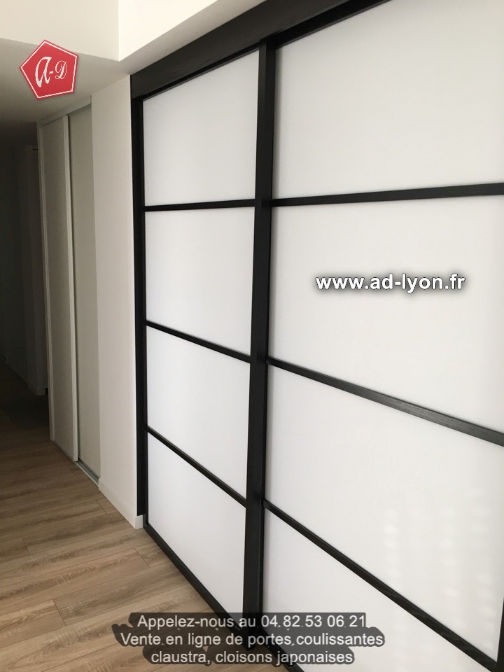 Cloison de séparation modulable en plusieurs parties